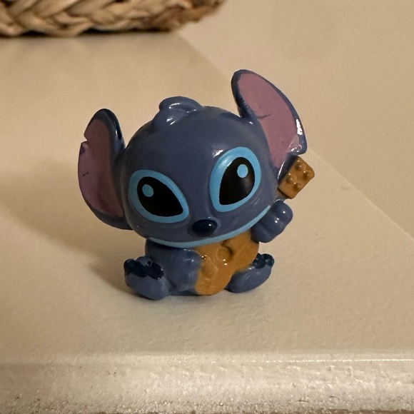 Disney | Toys | Stitch With Ukulele Disney Doorables Squishalots Series ...